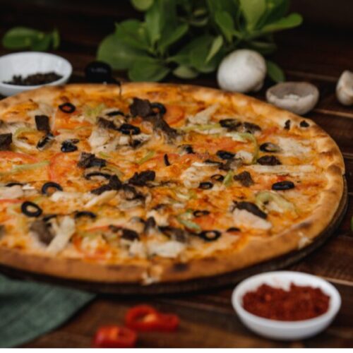 How Many Slices in a 16 Inch Pizza? How Big Is It?